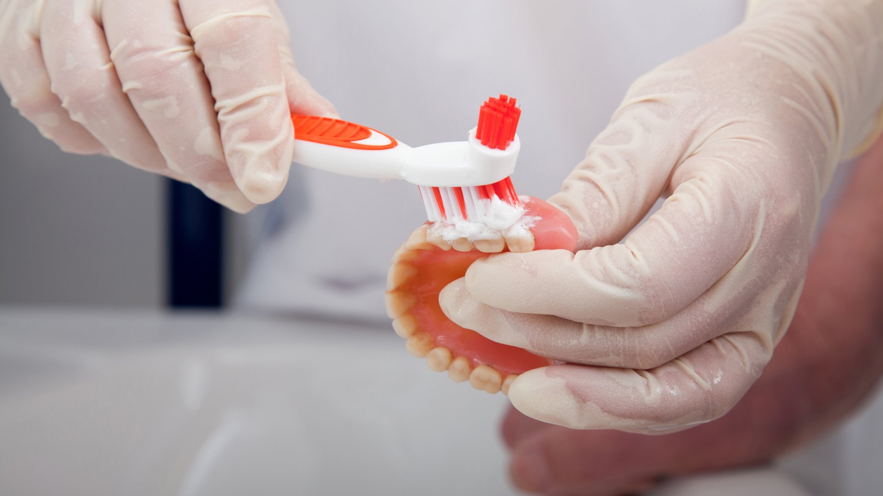 Mundhygiene im Alter: So geht es richtig!